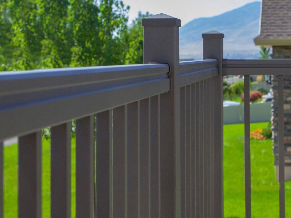 MoistureShield Composite & Aluminum Deck Railing