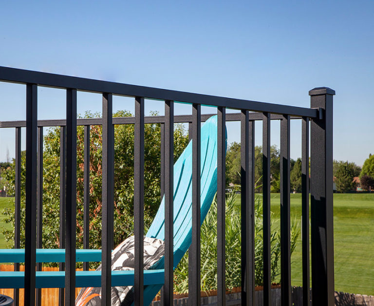 MoistureShield Composite & Aluminum Deck Railing